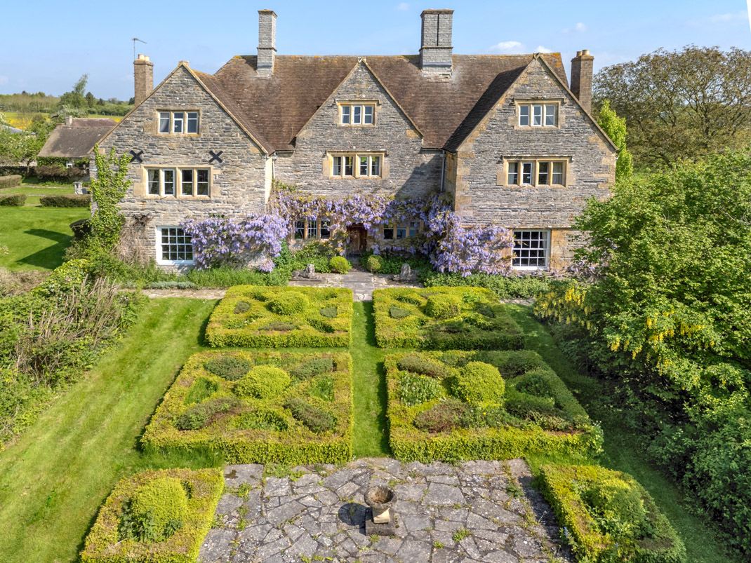 Honeybourne Manor 10-Bedroom House, Evesham, Cotswolds - * Hot Tub ...