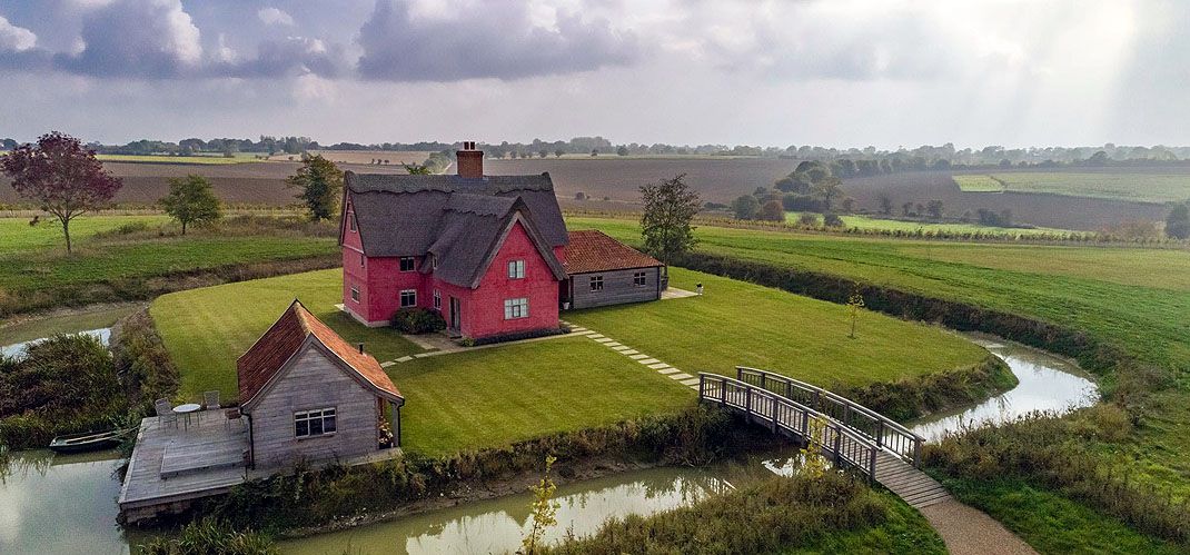 The Moat House - Overview | The Wow House Company