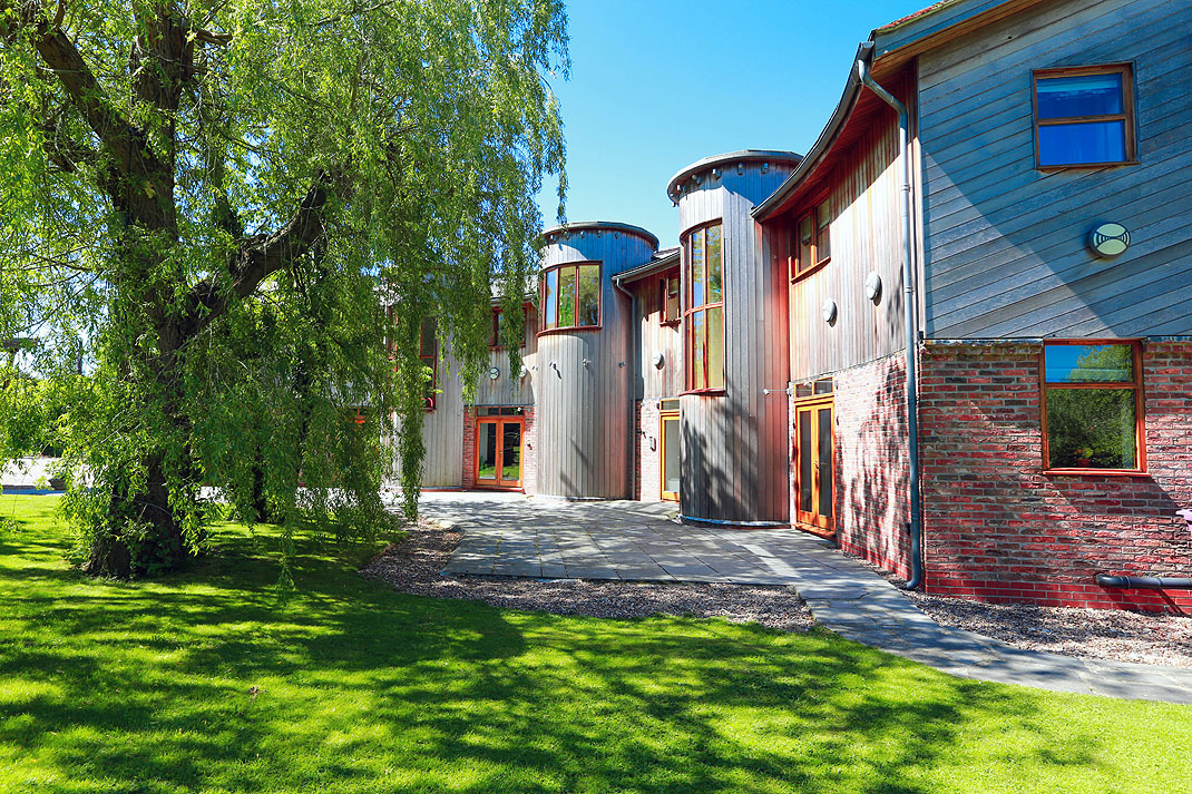 Rainbow House - Overview | The Wow House Company